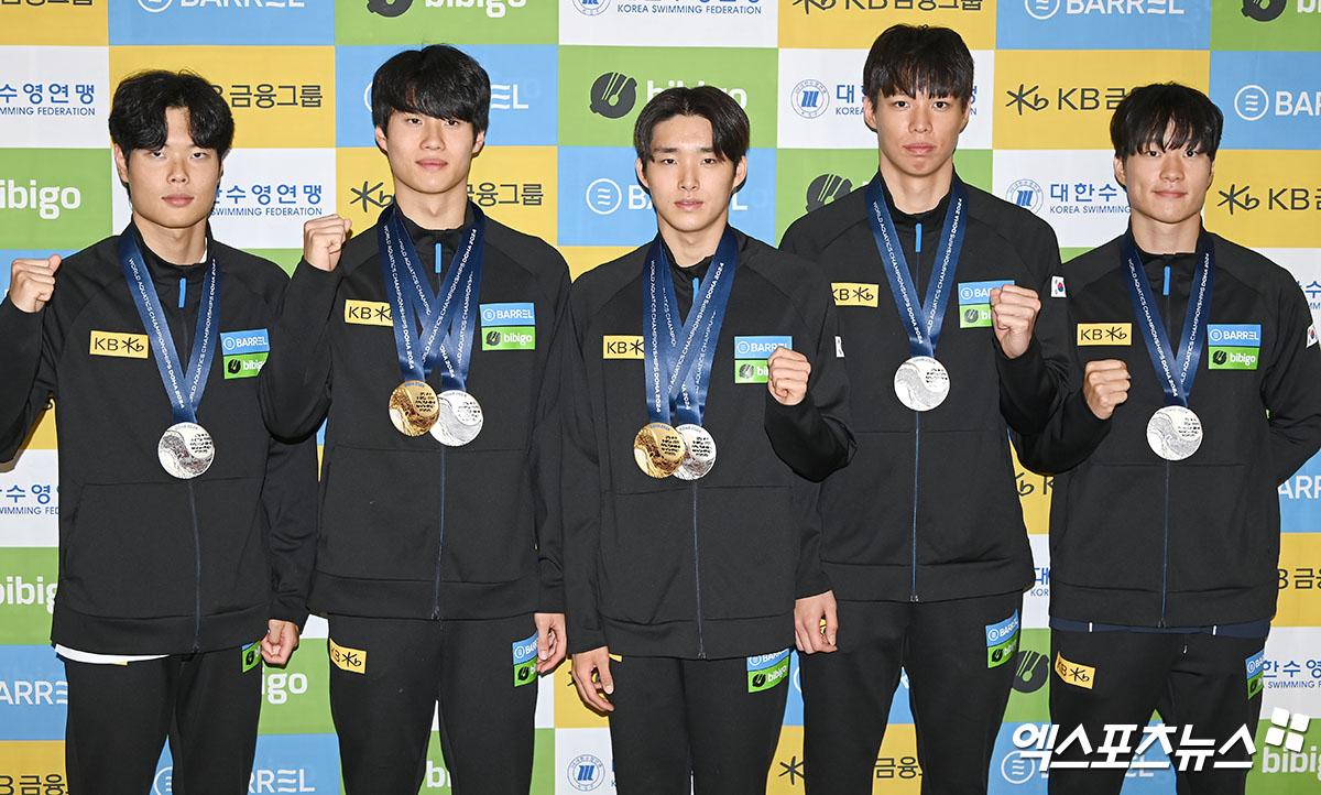 '금의환향' 수영대표팀 "팀워크가 우리의 힘…올림픽 메달 3개 목표" [현장인터뷰] (엑스포츠뉴스) - 나무뉴스