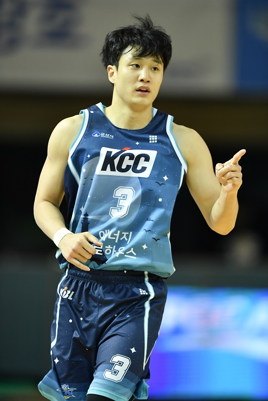 캐롯 좌절 시킨 허웅 3점포, KCC 홈 4연승+단독 5위 휘파람 (엑스포츠뉴스) - 나무뉴스