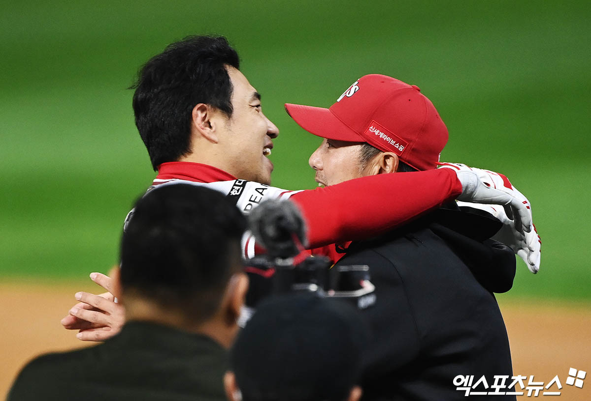 아파하는 짐승 일으킨 어린왕자 격려, 두 남자의 동행은 계속된다 [SSG V5] (엑스포츠뉴스) - 나무뉴스