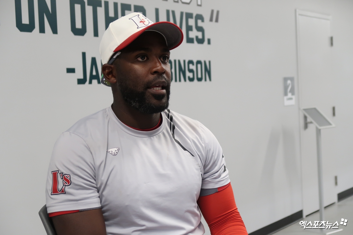 'WS 우승멤버' SSG 새 얼굴 "우승반지 두세 개는 더 가져갈래" [플로리다 인터뷰] (엑스포츠뉴스) - 나무뉴스