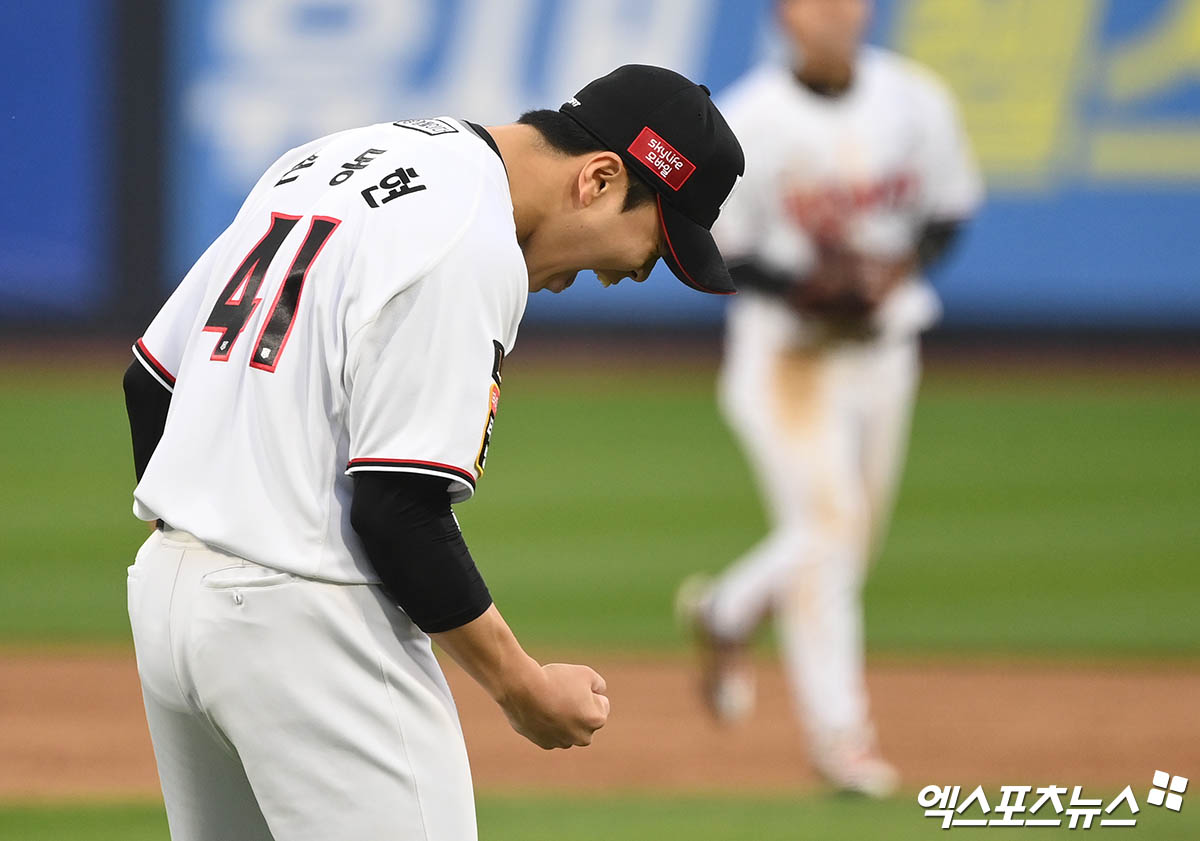 MVP 손동현, KS 역스윕 진출에 함박웃음…"이기니까 힘든 줄 모르겠다" [PO5] - 나무뉴스
