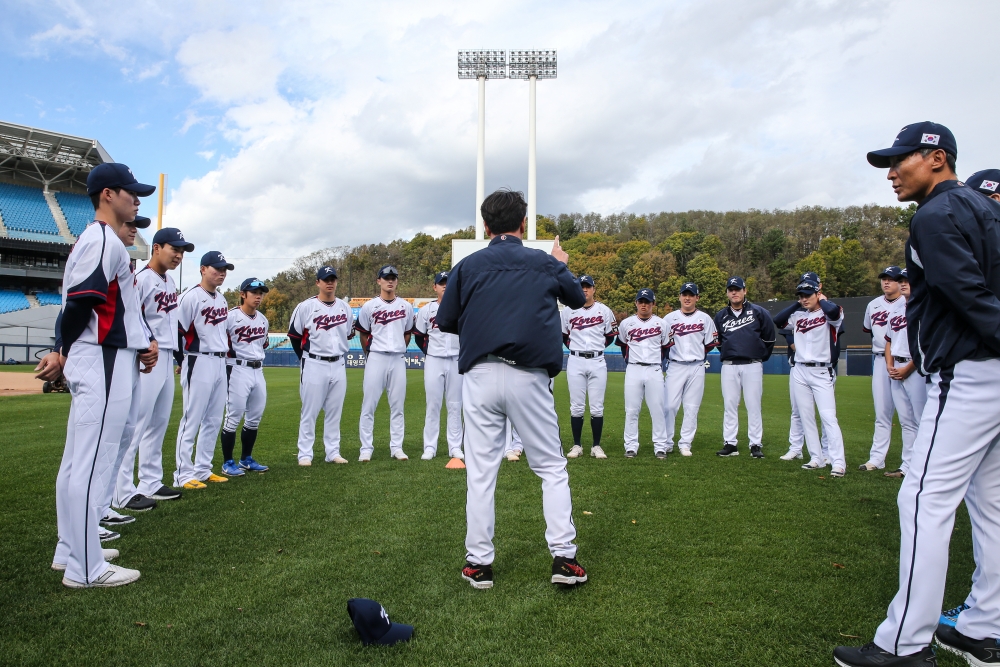 "양 옆이 좁아진 느낌"....'로봇 심판'과 처음 마주한 대표팀의 반응은 [APBC] (엑스포츠뉴스) - 나무뉴스