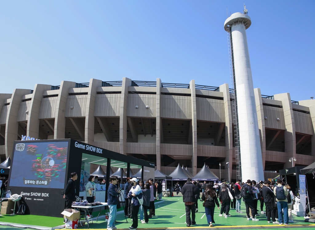 4년만에 잠실로 돌아온 LCK 스프링 결승전…e스포츠 팬 북적 (연합뉴스) - 나무뉴스