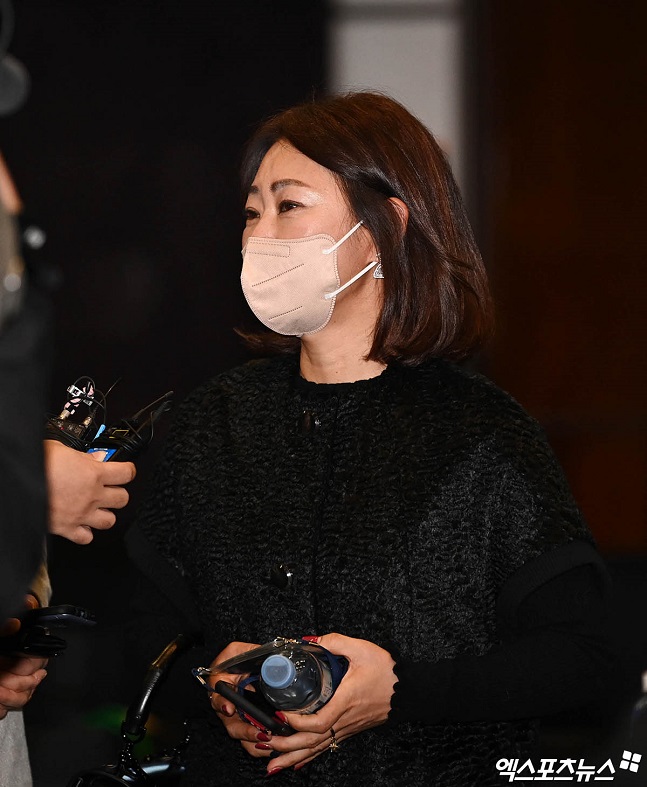 '세계최초 부자 MVP' 의 든든한 지원군, "의젓한 아들 정후와 예쁜 사위 고우석" [KBO 시상식] (엑스포츠뉴스) - 나무뉴스