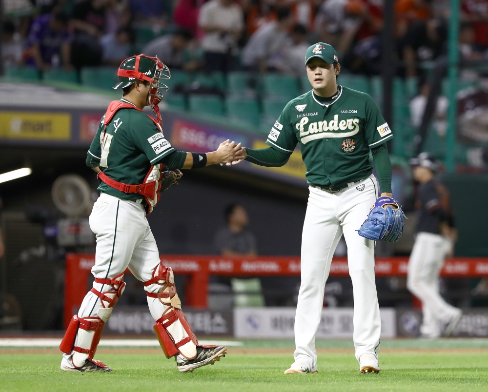 '7회 빅이닝+서진용 구단 최다 SV' SSG, 롯데 4-2 제압하고 전날 패배 설욕 [문학:스코어] (엑스포츠뉴스) - 나무뉴스