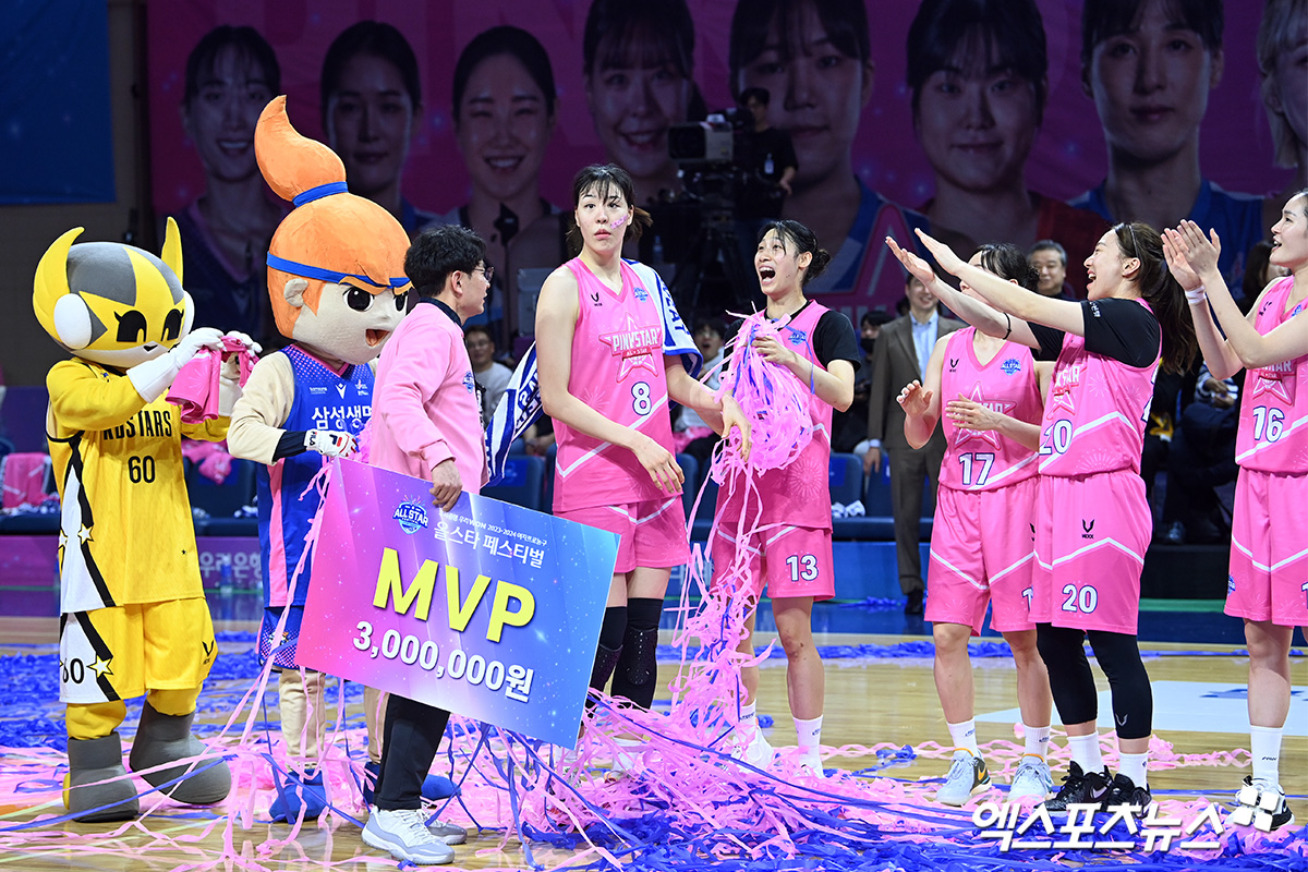 'MVP' 박지수 "정규리그서도 덩크슛 시도해 볼게요!" [WKBL 올스타전] (엑스포츠뉴스) - 나무뉴스