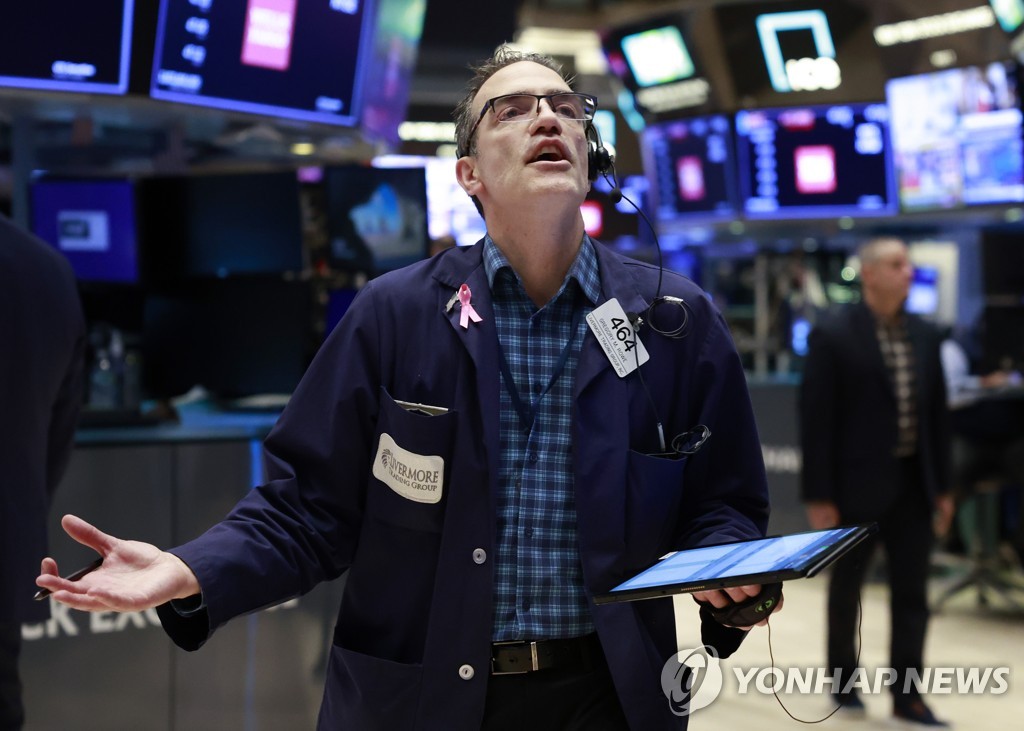 뉴욕증시, FOMC 의사록 경계·실적에 하락…다우 2%↓마감 (연합뉴스) - 나무뉴스