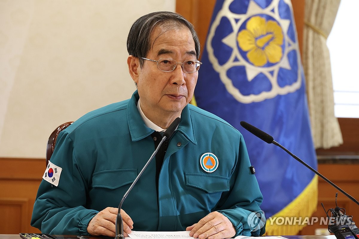 한총리 "의료현장 복귀 동료에 인격적 폭력, 절대 좌시 않겠다"(종합) (연합뉴스) - 나무뉴스