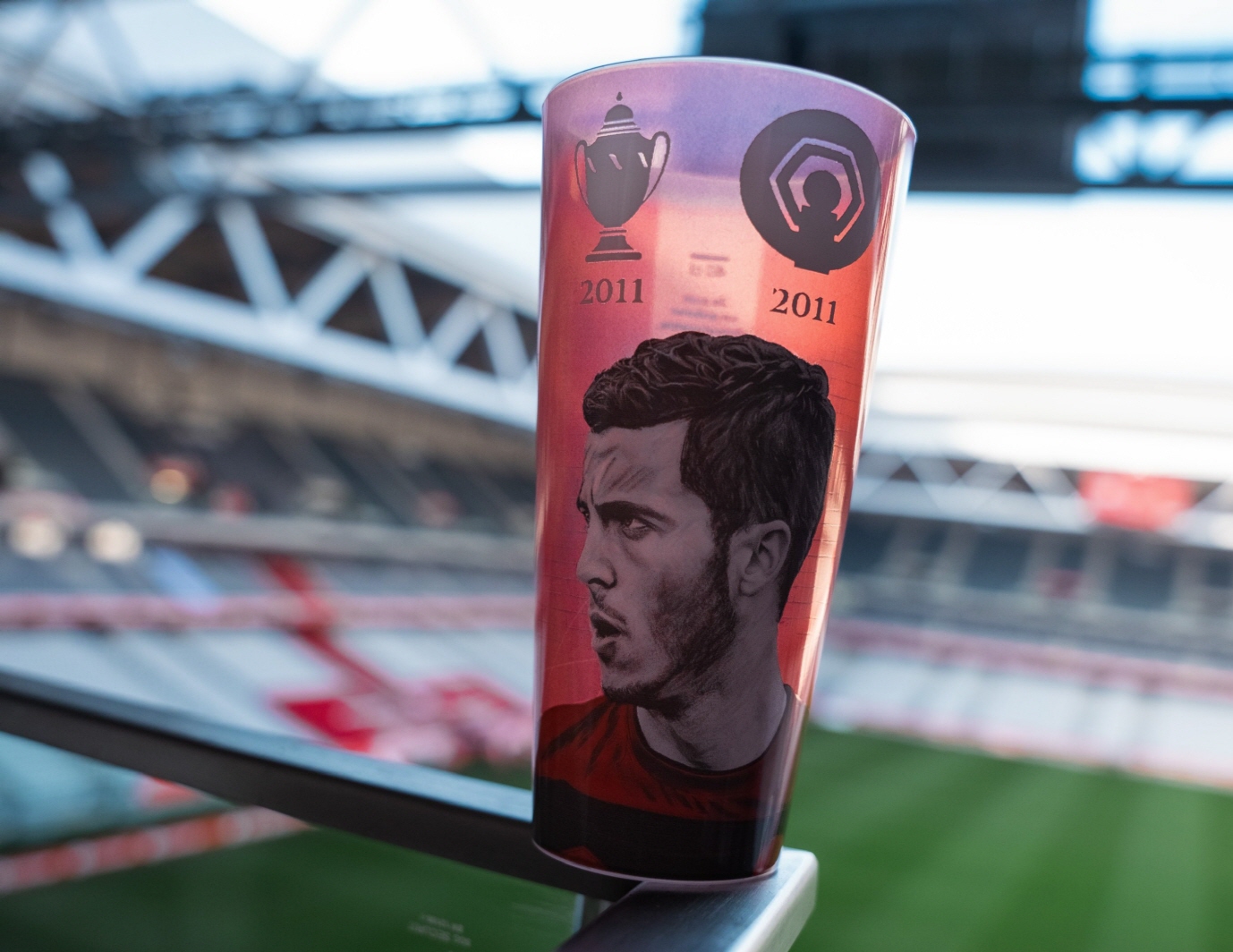 아자르는 햄버거지!…친정팀 홈경기 방문에, '아자르 특별 버거'로 환영 - 나무뉴스