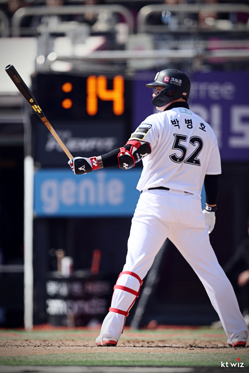 '원상현 무실점투+문상철 결승타' KT, LG 3-2 꺾고 전날 패배 설욕 [수원:스코어] - 나무뉴스