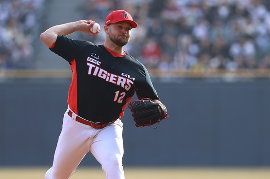 '2G 연속 5실점' KIA 크로우, QS 대신 패전 멍에...시범경기 때 위용 안 보인다 [잠실 현장] (엑스포츠뉴스) - 나무뉴스