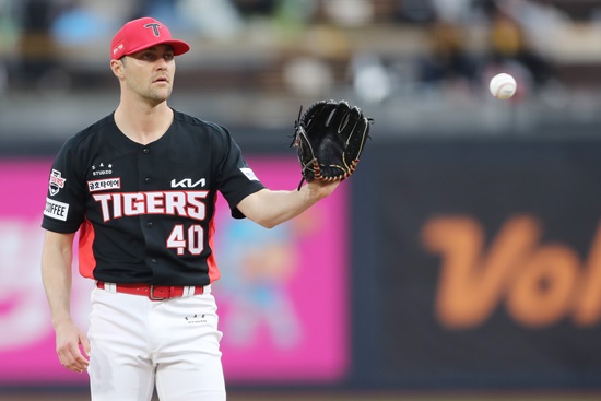 KIA 네일 성공 확신하는 꽃감독 "KBO에 적합한 투수, 적응도 잘하고 있다" [수원 현장] (엑스포츠뉴스) - 나무뉴스