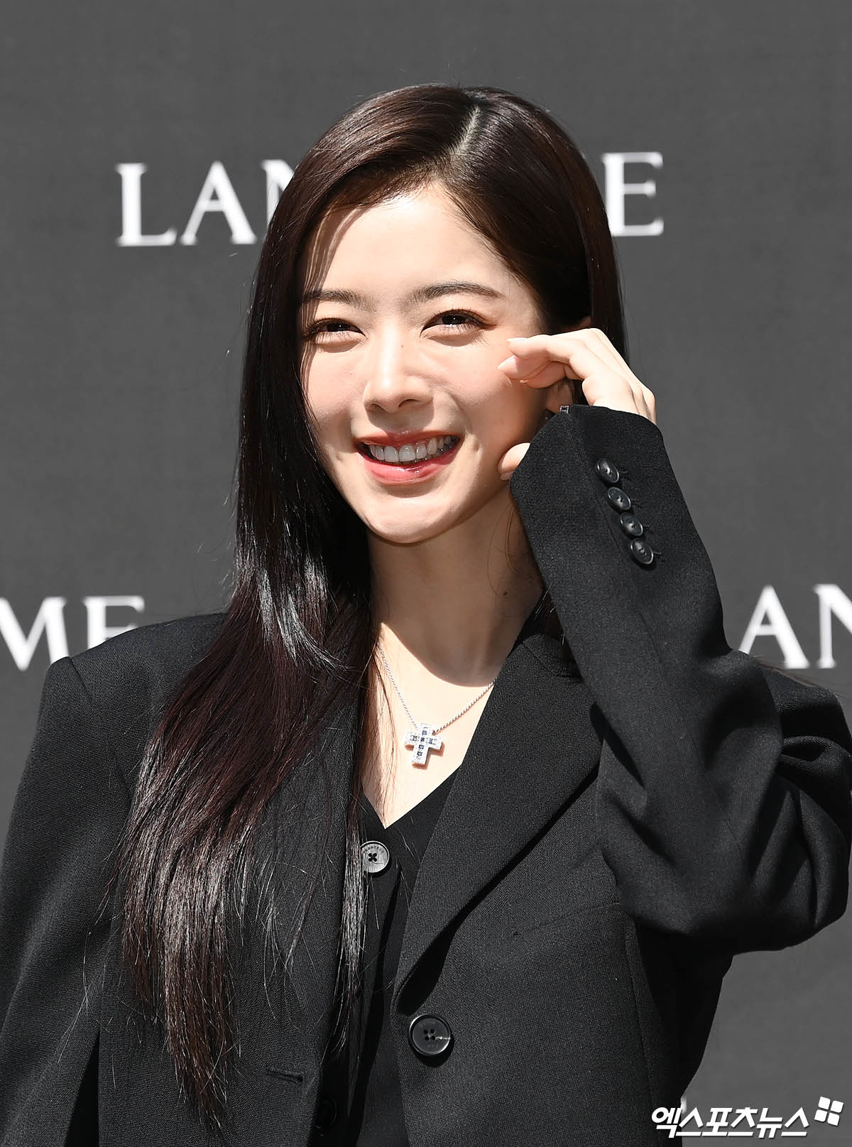 '165cm·39kg' 노정의, 가녀린 극세사 몸매[엑's HD화보] - 나무뉴스