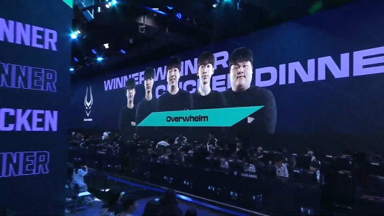 '비켄디 치킨 꿀맛!'…오버웸, 그랜드 파이널 2매치 치킨 획득 (PWS 1) (엑스포츠뉴스) - 나무뉴스