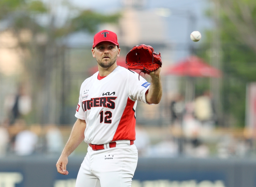 2G 연속 비자책+KBO 데뷔 첫 QS, 꽃감독의 기다림에 크로우가 응답했다 - 나무뉴스