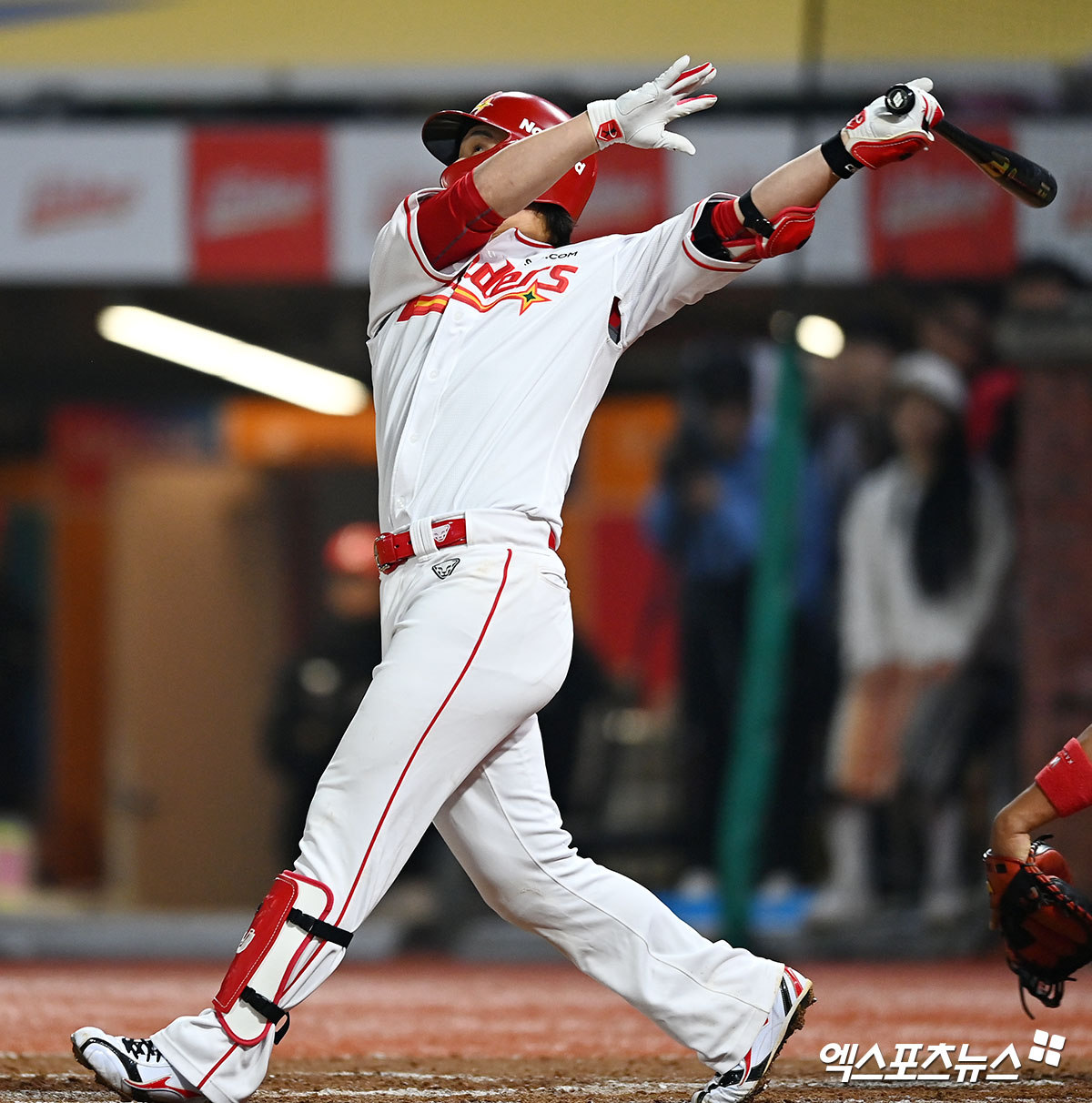 9회말 2아웃 역전드라마! '최정 467호포+한유섬 끝내기포' SSG, KIA 7연승 저지 [문학:스코어] - 나무뉴스