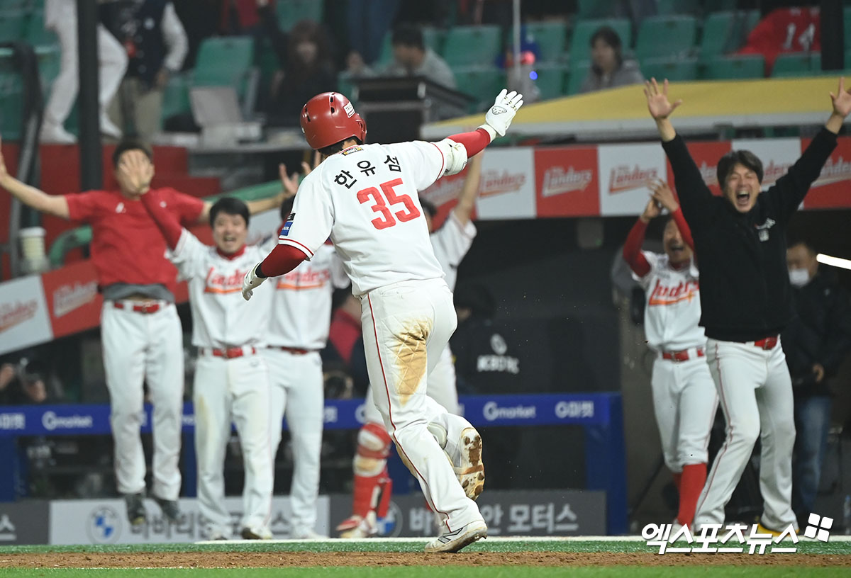 9회말 2아웃 역전드라마! '최정 467호포+한유섬 끝내기포' SSG, KIA 7연승 저지 [문학:스코어] - 나무뉴스