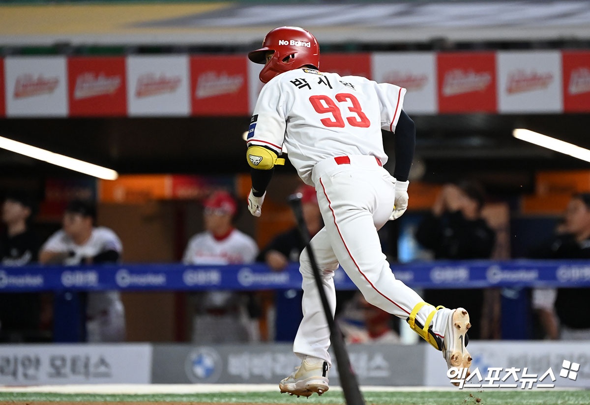 '데뷔 첫 선발 출전→멀티출루+무실책' SSG 1R 신인, 홈 팬들 앞에서 눈도장 찍었다 - 나무뉴스