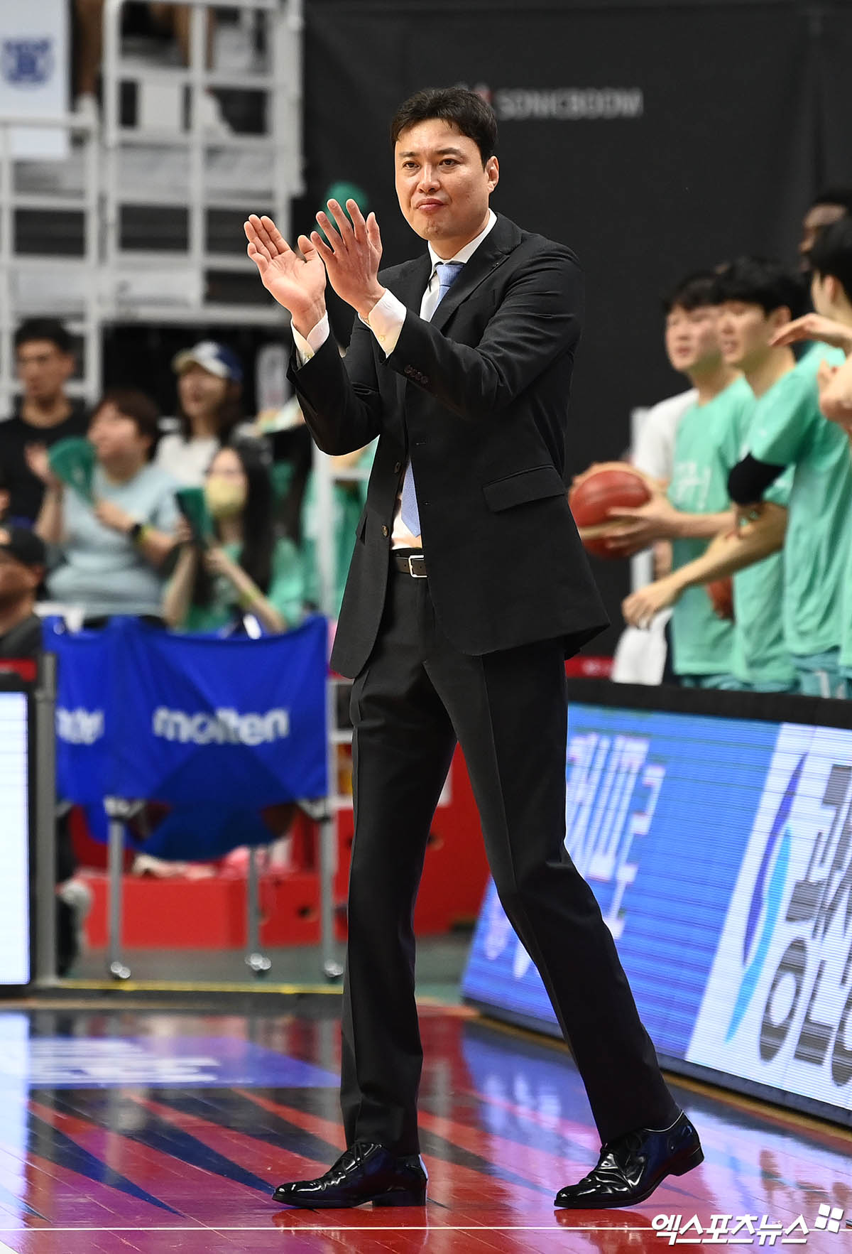 '5위→챔피언' 새 역사 썼다…'슈퍼팀' KCC, KT 제압하고 13년 만에 챔프전 우승! (엑스포츠뉴스) - 나무뉴스