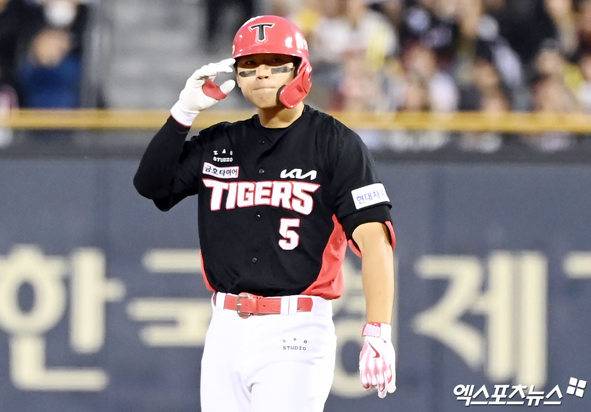 KBO 최초 월간 '10홈런-10도루' 김도영, KBO 홈런 신기록 최정 제치고 '3~4월 월간 MVP' 선정 [공식발표] (엑스포츠뉴스) - 나무뉴스