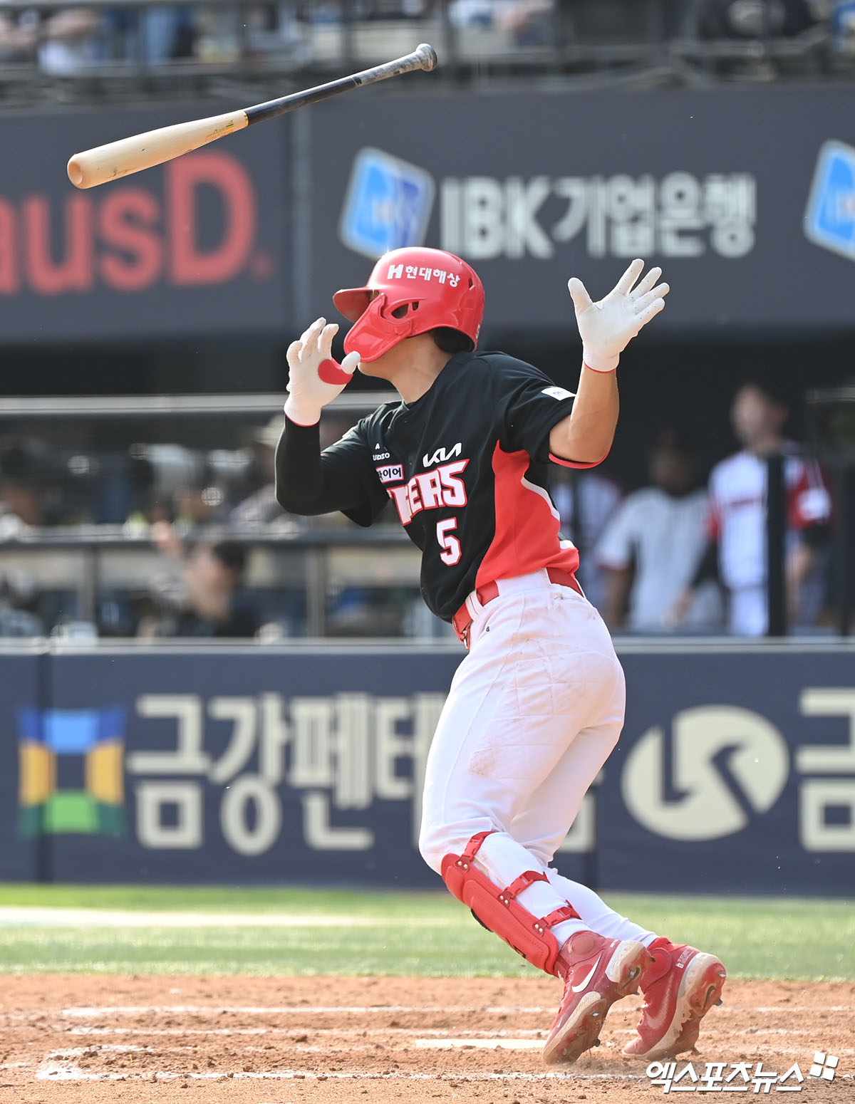 KBO 최초 월간 '10홈런-10도루' 김도영, KBO 홈런 신기록 최정 제치고 '3~4월 월간 MVP' 선정 [공식발표] - 나무뉴스