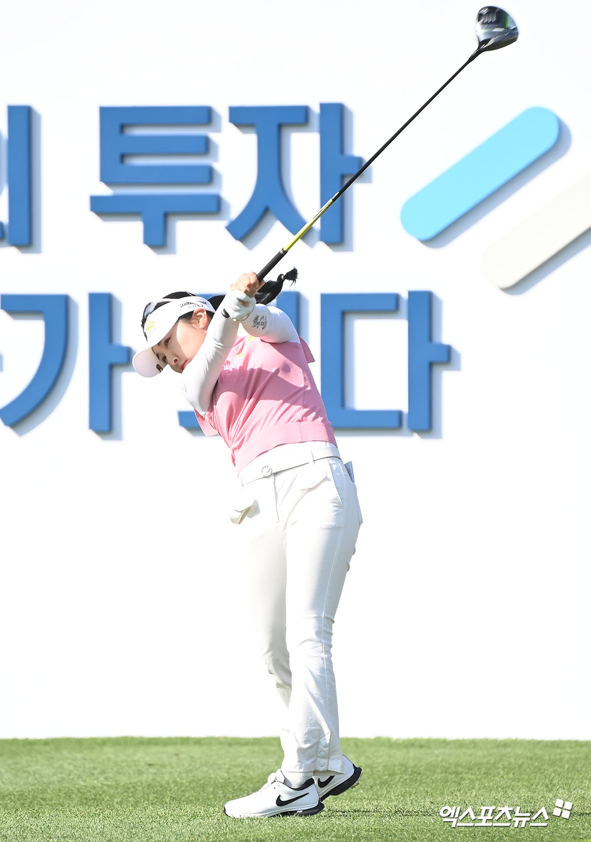 이예원, KLPGA NH투자증권 1R 6언더파 '단독 선두' (엑스포츠뉴스) - 나무뉴스