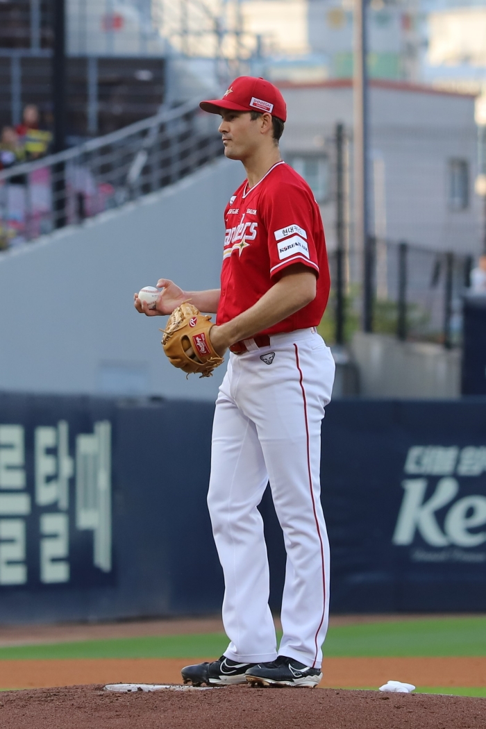 KKKKKK+156km 쾅! '성공적인 KBO 데뷔전' SSG 앤더슨, KIA전 3이닝 무실점 [광주 라이브] - 나무뉴스