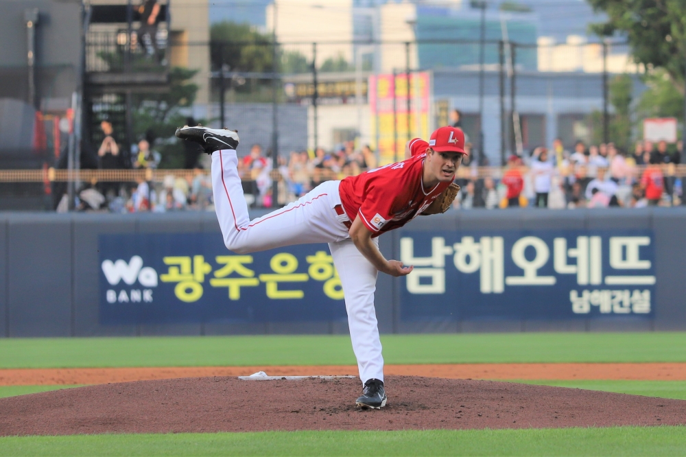 KKKKKK+156km 쾅! '성공적인 KBO 데뷔전' SSG 앤더슨, KIA전 3이닝 무실점 [광주 라이브] (엑스포츠뉴스) - 나무뉴스