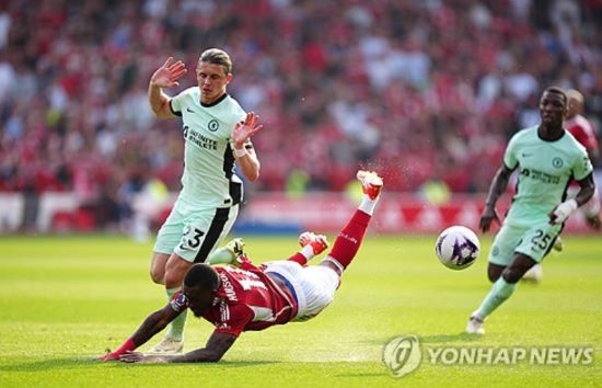 1조5000억 써 놓고 '깡패축구'했다…EPL 단일시즌 '최다 경고' 경신 유력 - 나무뉴스