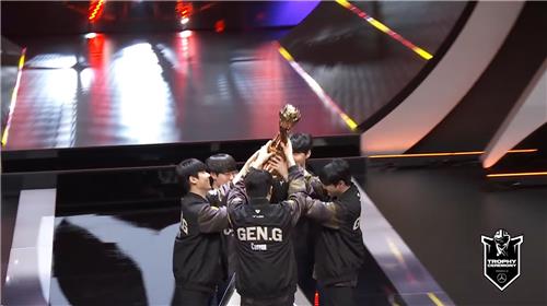 젠지, 창단 이래 첫 MSI 우승…中 BLG에 3:1 승리 - 나무뉴스