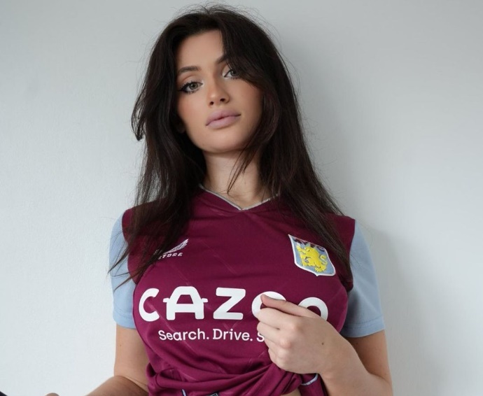 "내 모습 보내줄까" AV 여성팬, UCL 진출 감동→1군 선수들에 'HOT 서비스' (엑스포츠뉴스) - 나무뉴스