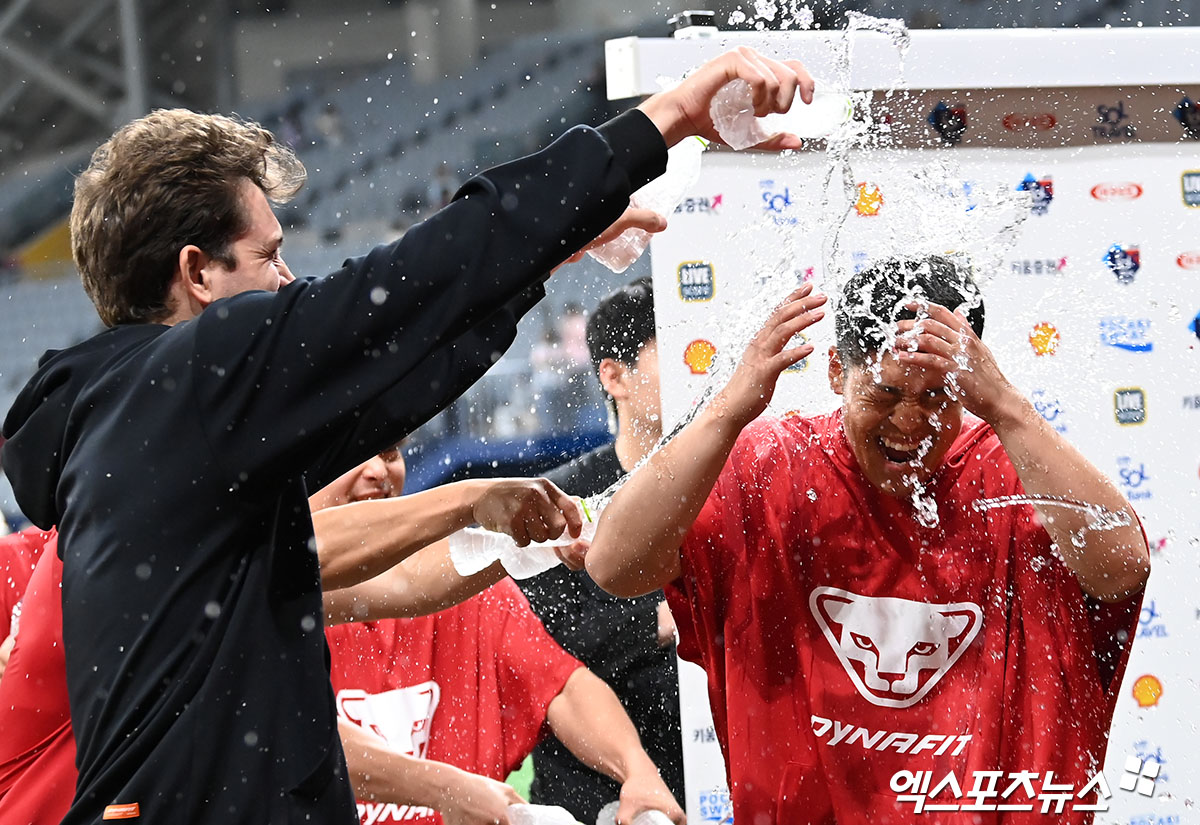 'KBO리그 첫 승' 시라카와, 행복한 순간[포토] (엑스포츠뉴스) - 나무뉴스