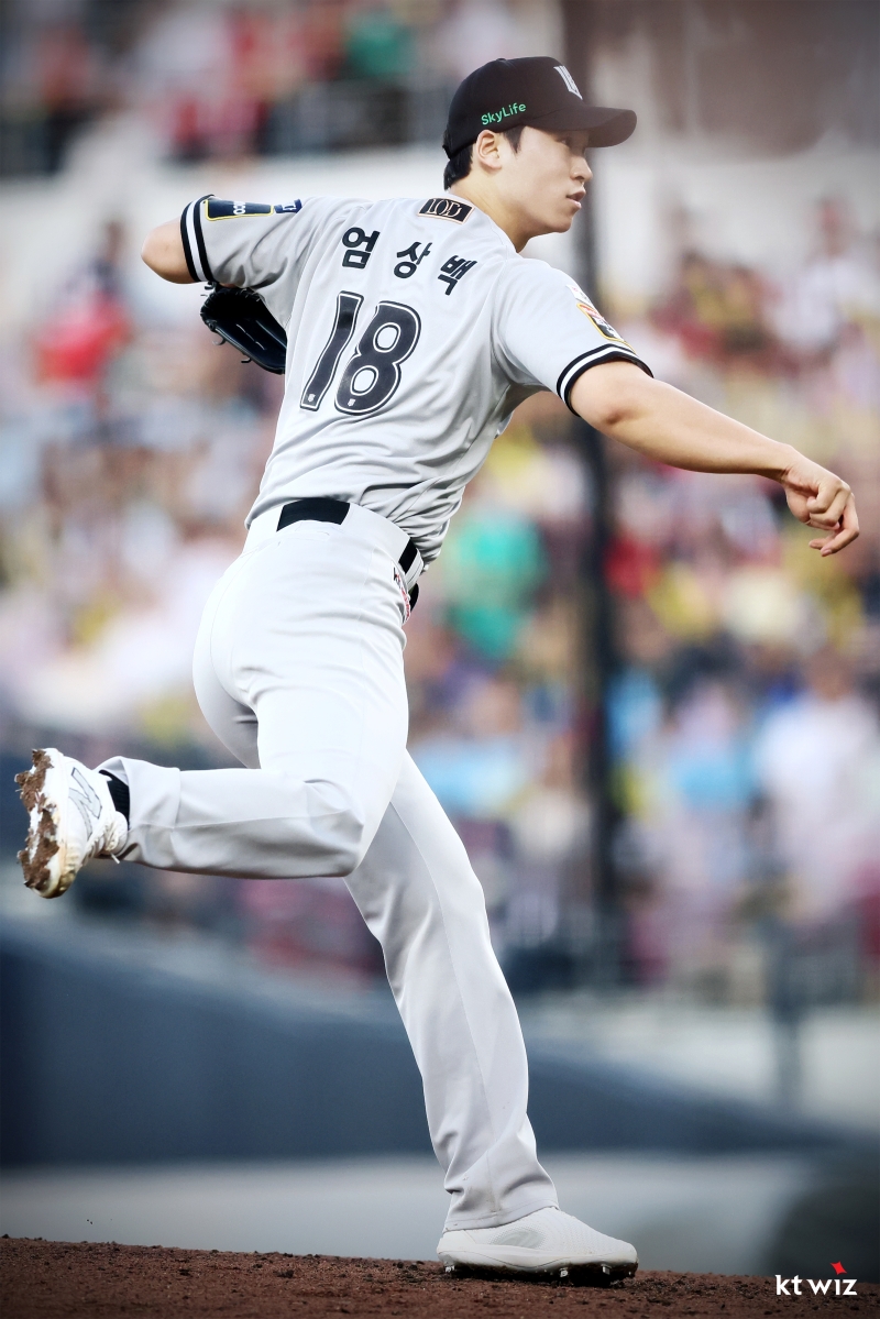 1회말 3실점→5이닝 연속 무실점…'승리+QS' KT 엄상백 "변화구 제구 잘 되니 자신감 UP" [광주 현장] - 나무뉴스