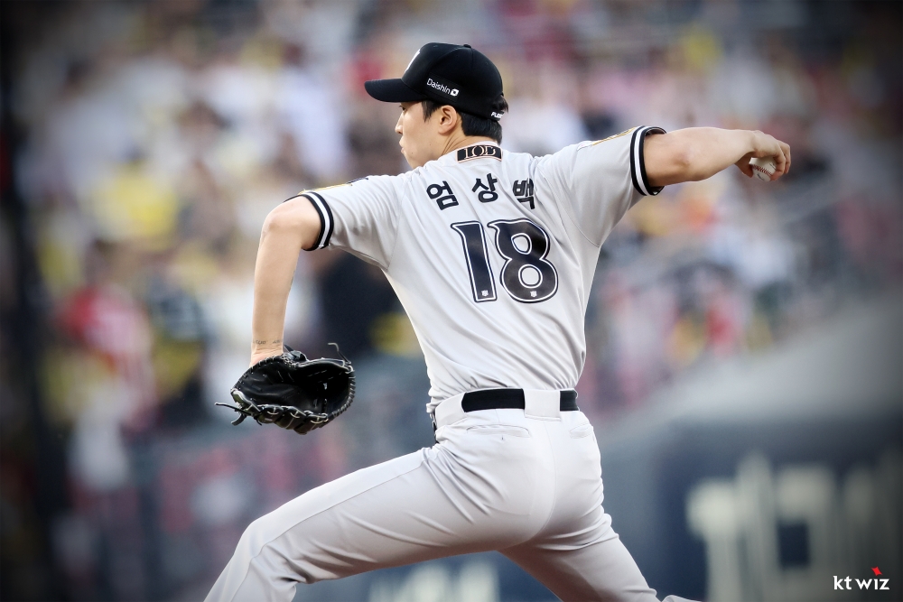 1회말 3실점→5이닝 연속 무실점…'승리+QS' KT 엄상백 "변화구 제구 잘 되니 자신감 UP" [광주 현장] - 나무뉴스