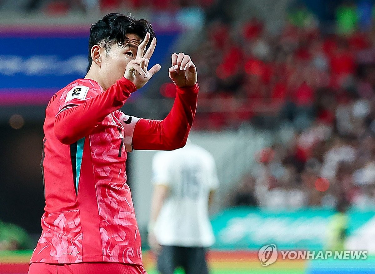 "손흥민, 넌 위선자야!"…'SON 3-0 제스처'에 대폭발→中 해설가 "이강인보다 더 나빠" - 나무뉴스