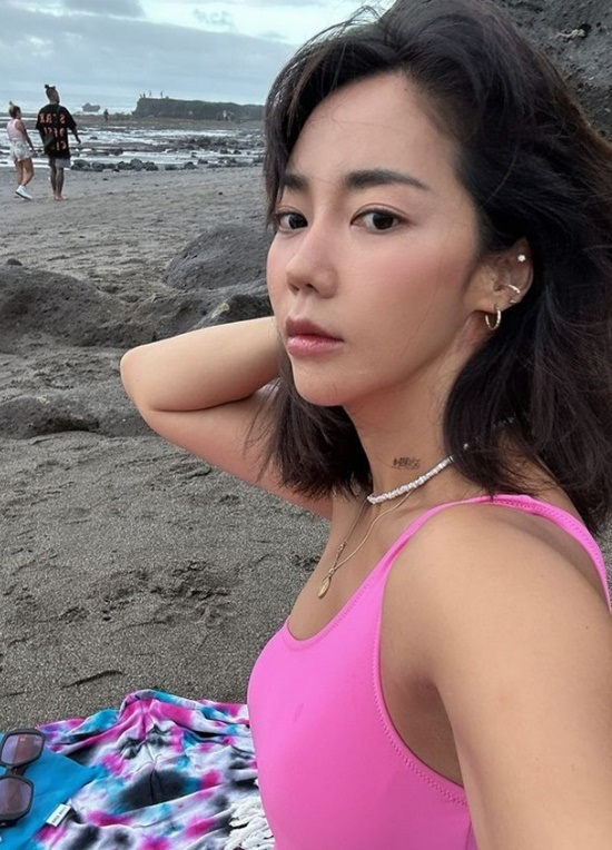 "새롭게 시작합니다" 이윤진, 이범수 이혼소송→발리서 호텔리어 도전 (엑스포츠뉴스) - 나무뉴스