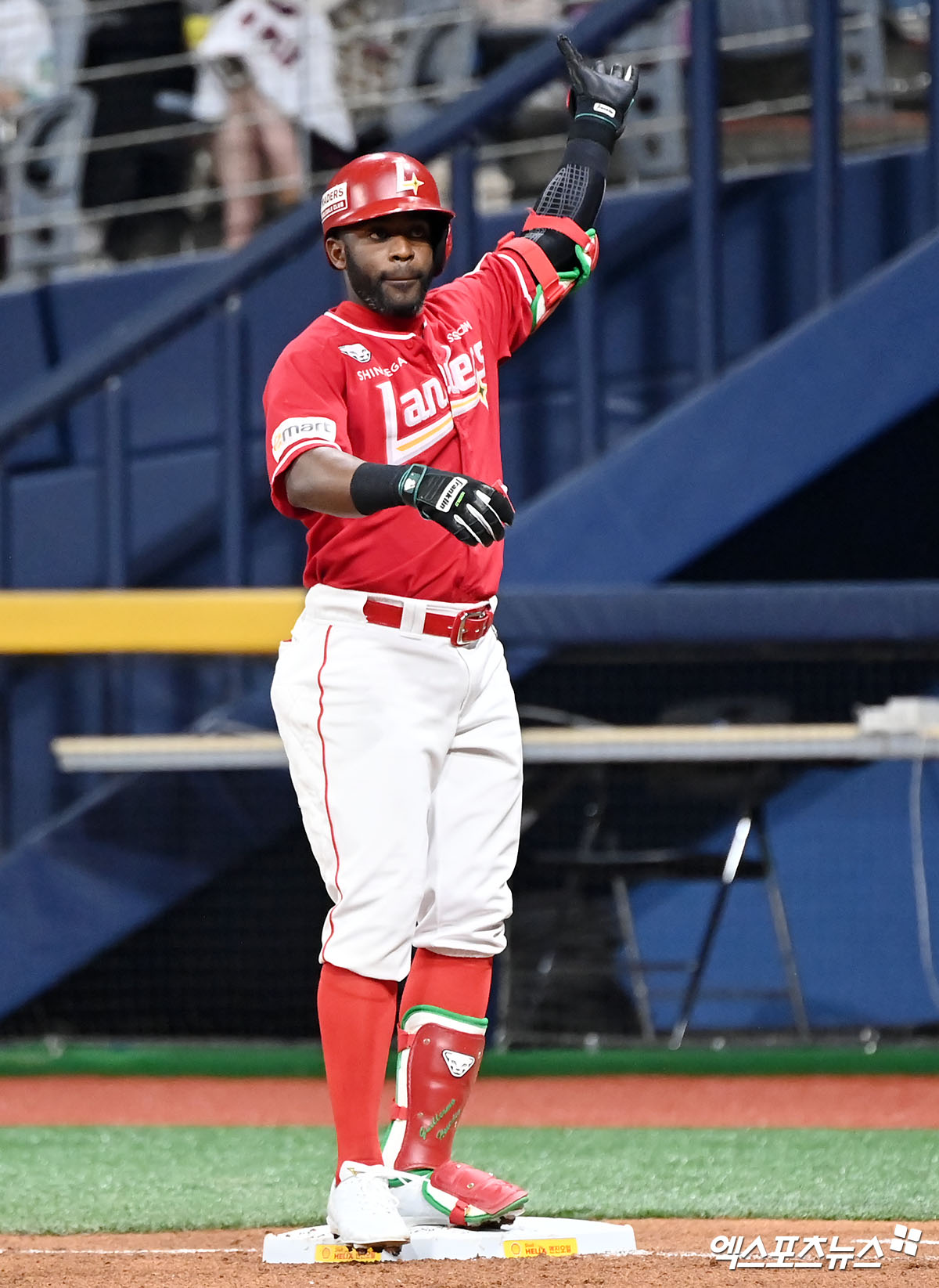 외인 선수 활약에 홈런공장도 가동! SSG, '잔루 15개' 극복하고 시리즈 기선제압…삼성은 3연패 [대구:스코어] - 나무뉴스