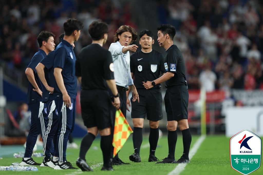 울산 홍명보, '06년생 신예 DF' 재능 극찬…"20살 홍정호와 비교해도 뒤떨어지지 않아" [현장인터뷰] (엑스포츠뉴스) - 나무뉴스