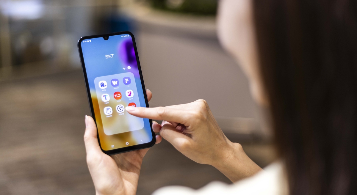 SKT, 37만원대 5G 스마트폰 '갤럭시 와이드7' 단독 출시 - 나무뉴스