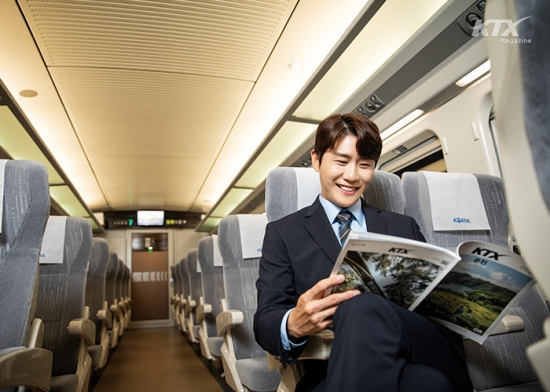'코레일 홍보대사' 영탁, KTX매거진 7월 호 인터뷰 공개…남다른 수트핏 - 나무뉴스
