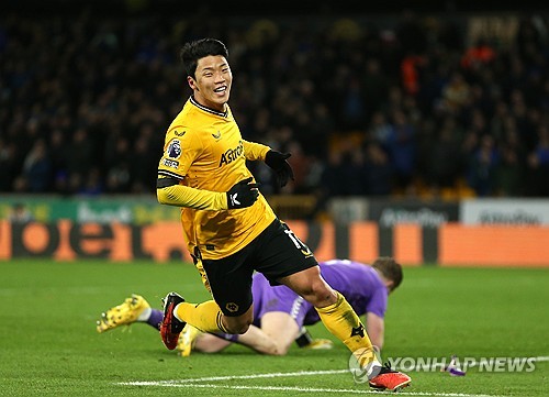 "황희찬 이적, 울브스에 '날벼락' 손실"…마르세유 'PL 12골' HWANG 눈독→"상위권 도약 원하면 지켜야" (英 매체 ...