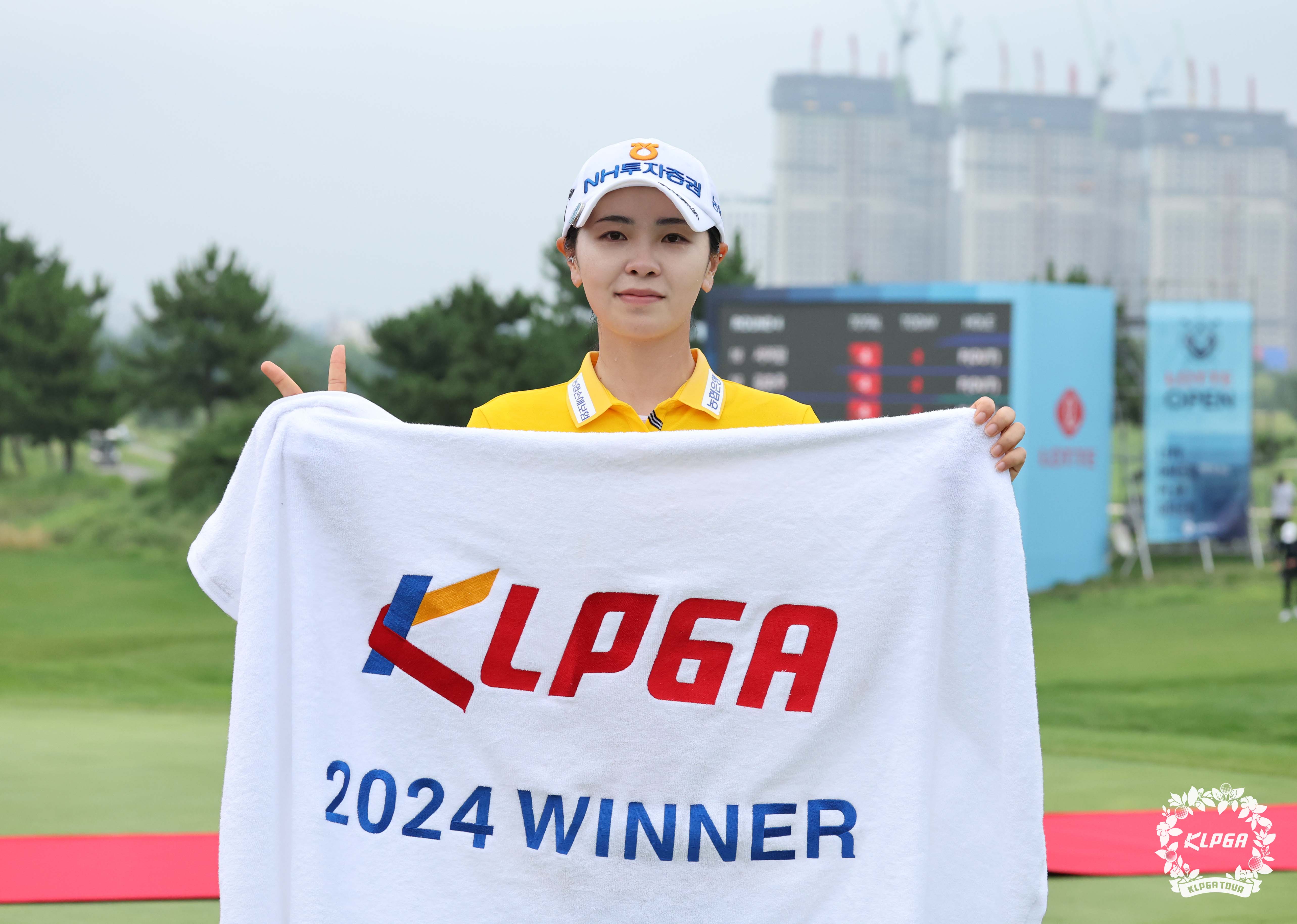 이가영, 연장전 끝 KLPGA 롯데 오픈 우승…1년 9개월 만에 정상 올랐다 (엑스포츠뉴스) - 나무뉴스
