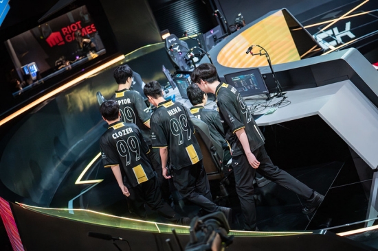 '건강 전도사' BNK부터 '1승 신고' OK저축은행까지, 업셋으로 더 뜨거워진 LCK 서머 - 나무뉴스