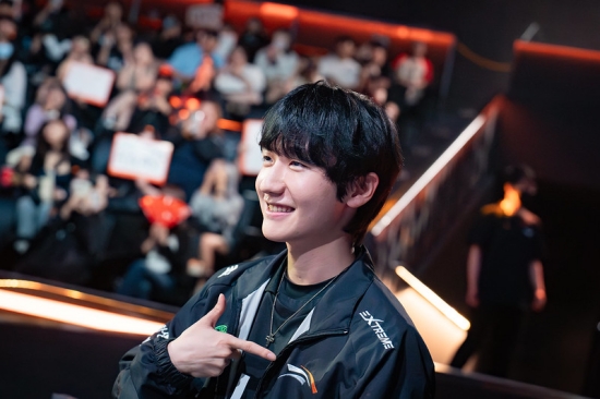 ‘쉬바나는 쉽니다’…HLE, 압도적 체급으로 1세트 NS 제압 (LCK) (엑스포츠뉴스) - 나무뉴스