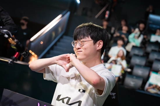 DK, KDF 쉴 새 없이 밀어붙이며 1세트 승리 (LCK) (엑스포츠뉴스) - 나무뉴스