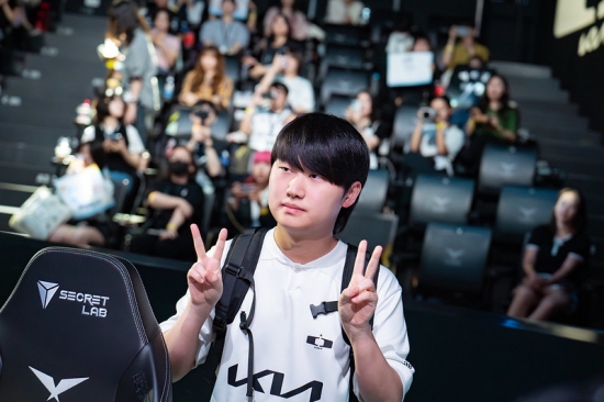 '역시 에이밍의 카이사는 명품이야!'…DK, 2대1로 KDF 제압 (LCK) (엑스포츠뉴스) - 나무뉴스