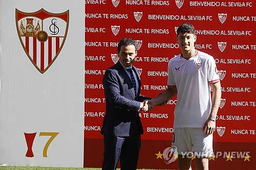 "EPL? 4부리거야" 토트넘 홀딱 속았다!…아르헨 유망주 FW '돈 낭비' 혹평 나와 - 나무뉴스