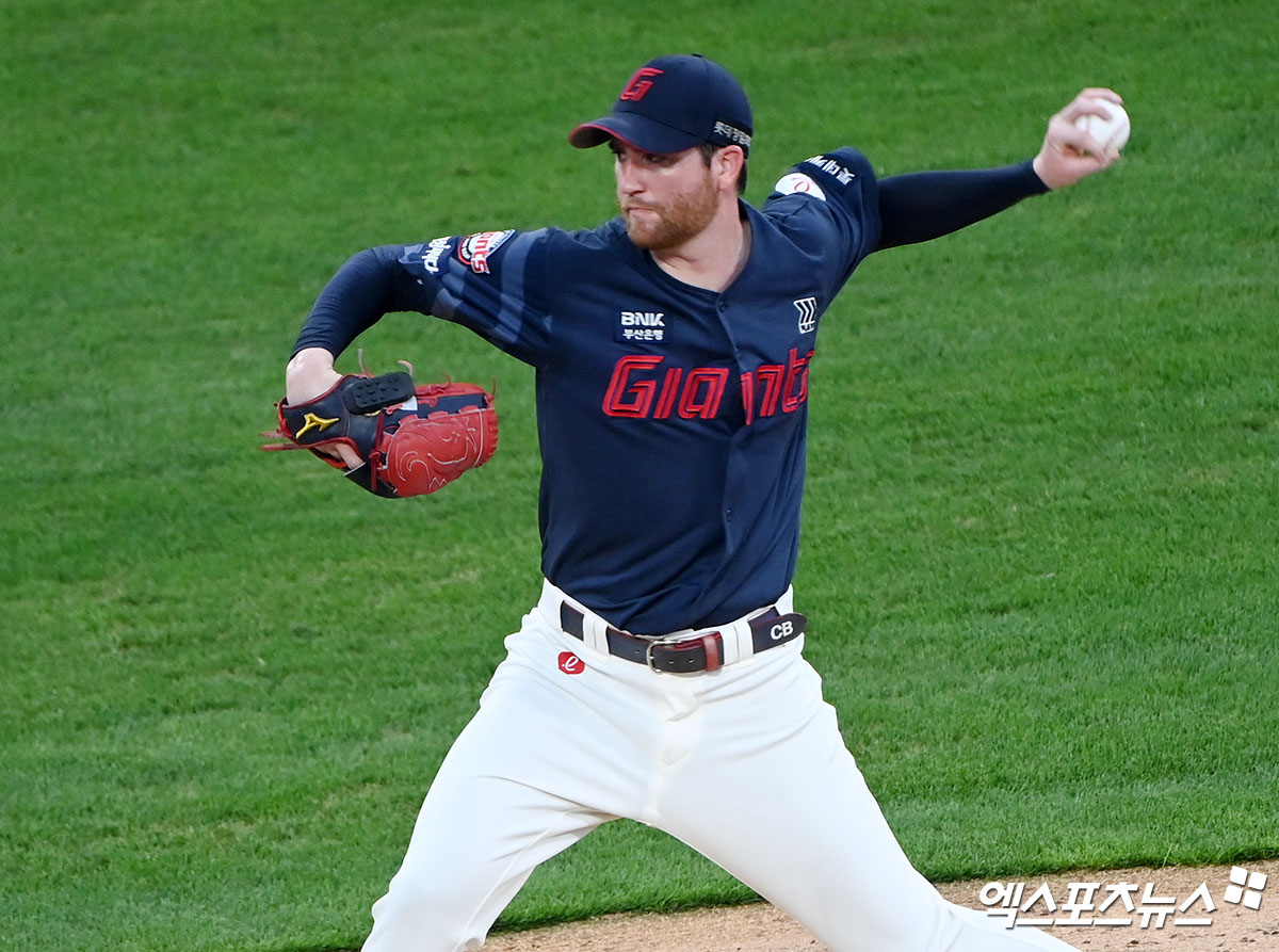 '7이닝 무실점' 반즈라 쓰고 'QS'라 읽는다…롯데, KT 2-0 꺾고 4연승 저지 [수원:스코어] (엑스포츠뉴스) - 나무뉴스