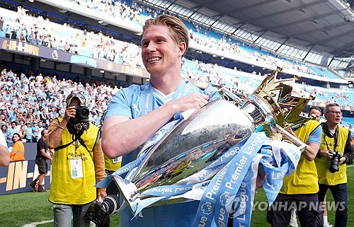 "술 마셨냐?" EPL 역대 베스트 XI 선정 논란…KDB도, 루니도, 스콜스도 없다 - 나무뉴스