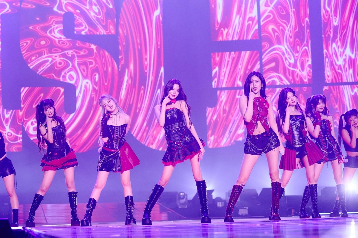 KSPO돔 꽉 채운 아이브 "10개월 만에 더욱 성장해서 돌아왔죠" - 나무뉴스